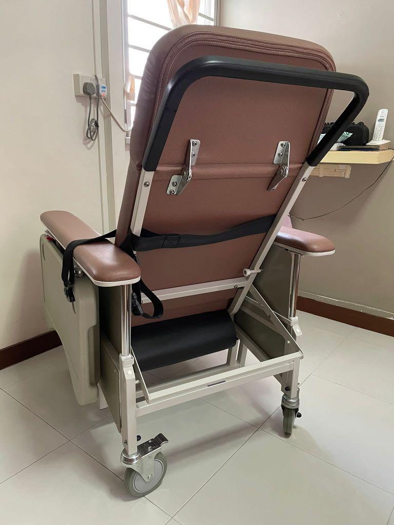 Mobile Geriatric Chair with drop down arm rest, Health & Nutrition ...