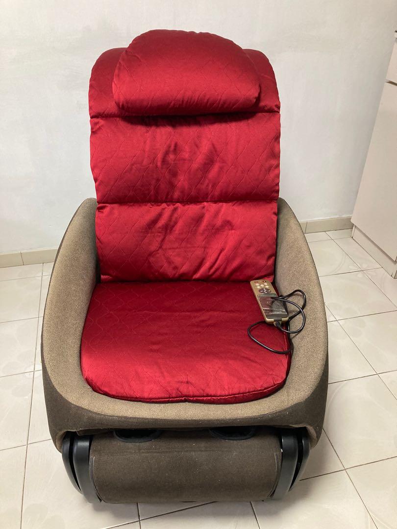 OSIM uSoffa Runway massage chair, Furniture & Home Living, Furniture ...