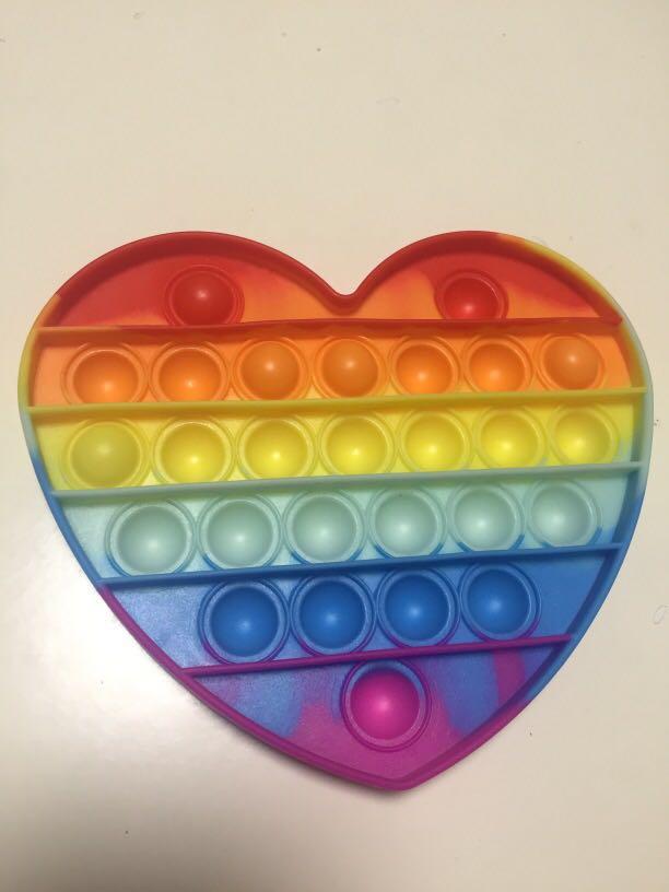 Pop it (heart ), 興趣及遊戲, 玩具 & 遊戲類 - Carousell