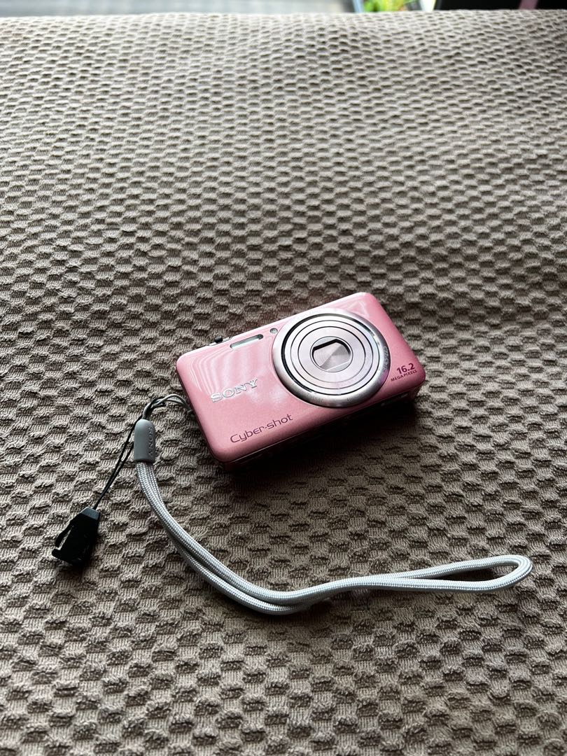 Sony pocket camera, Photography, Cameras on Carousell