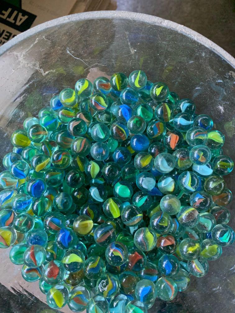 Vintage guli kaca ( Harga untuk 200 biji guli ), Hobbies & Toys ...