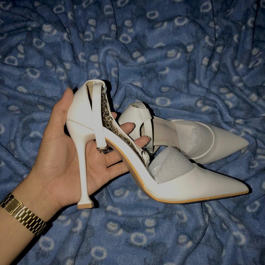 4-inch White closed heels, Women's Fashion, Footwear, Heels on Carousell