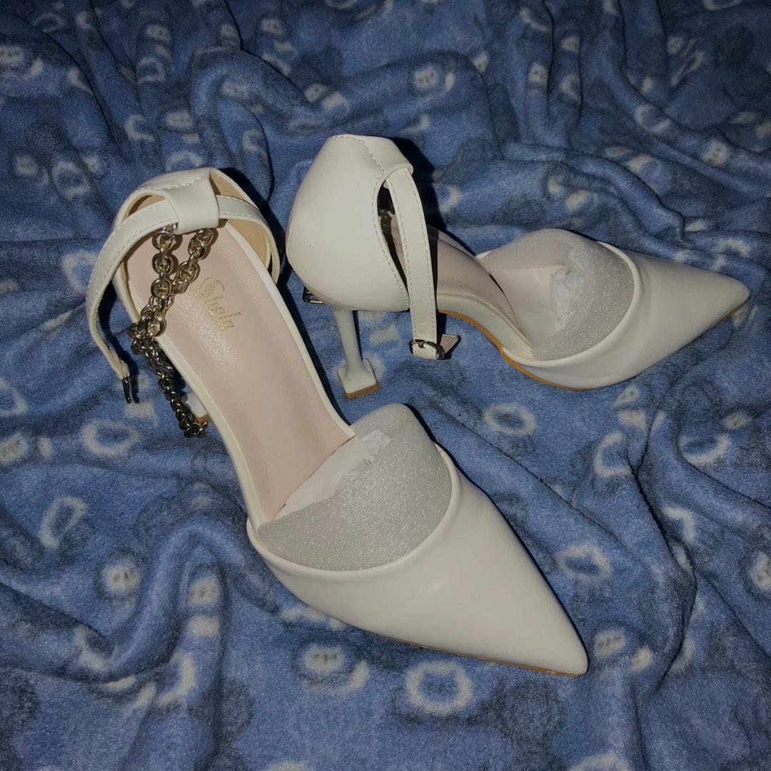 4-inch White closed heels, Women's Fashion, Footwear, Heels on Carousell
