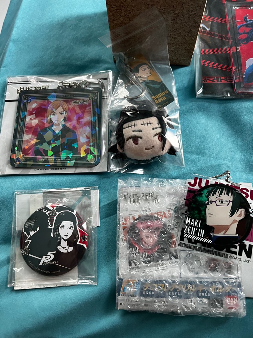 Assorted anime merchandise ( jujutsu Kaisen, chainsaw man, attack on ...