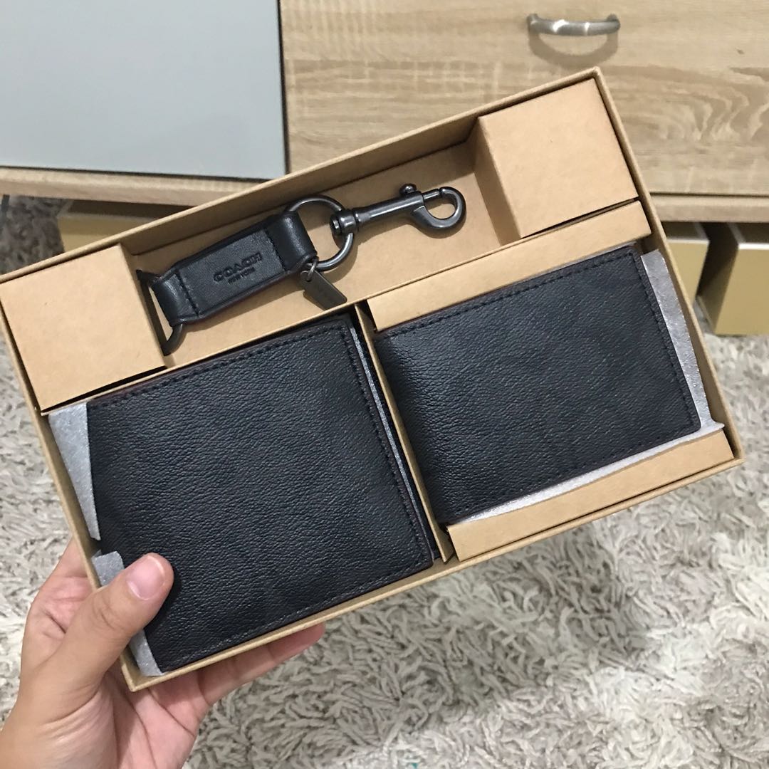 Coach mens set wallet in signature, Men's Fashion, Watches ...