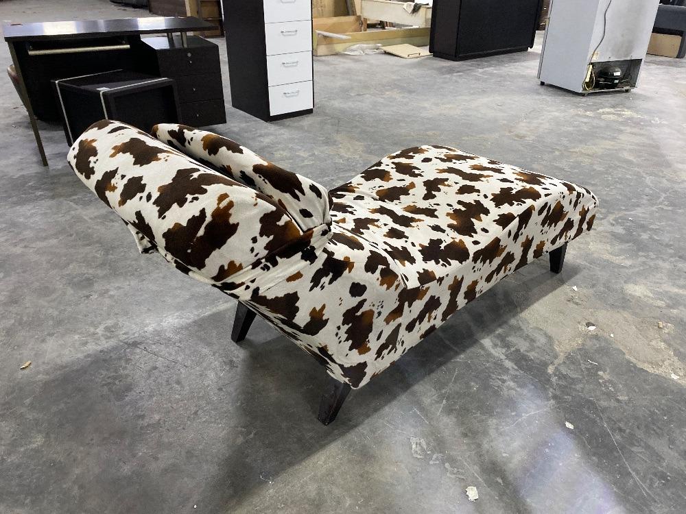 Cow Pattern Chaise Lounge / Lounge Chaise Corak Lembu, Furniture & Home ...