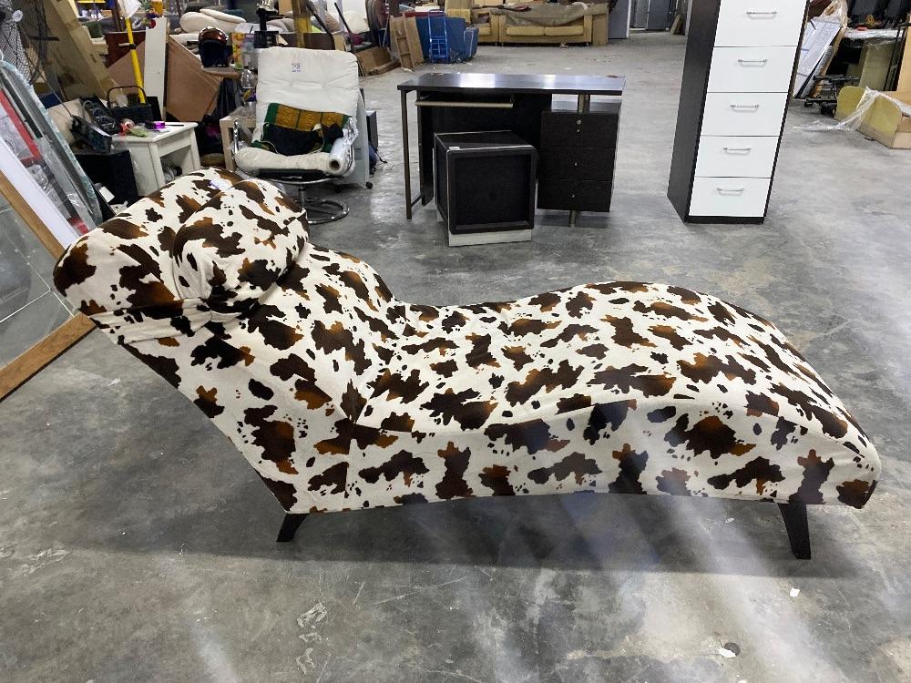 Cow Pattern Chaise Lounge / Lounge Chaise Corak Lembu, Furniture & Home ...