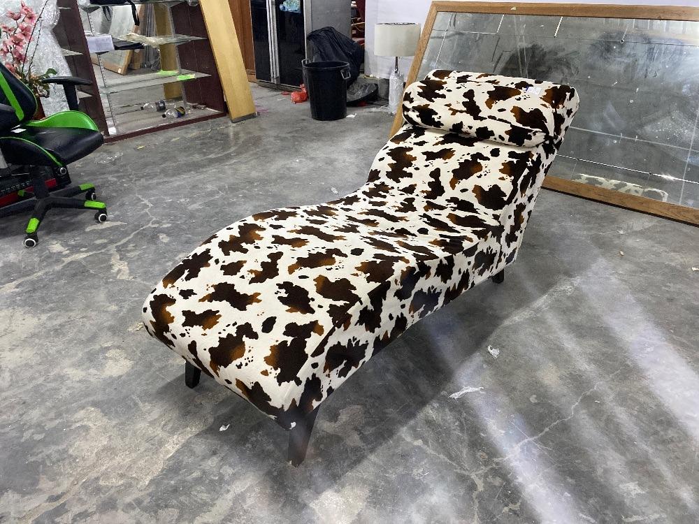 Cow Pattern Chaise Lounge / Lounge Chaise Corak Lembu, Furniture & Home ...