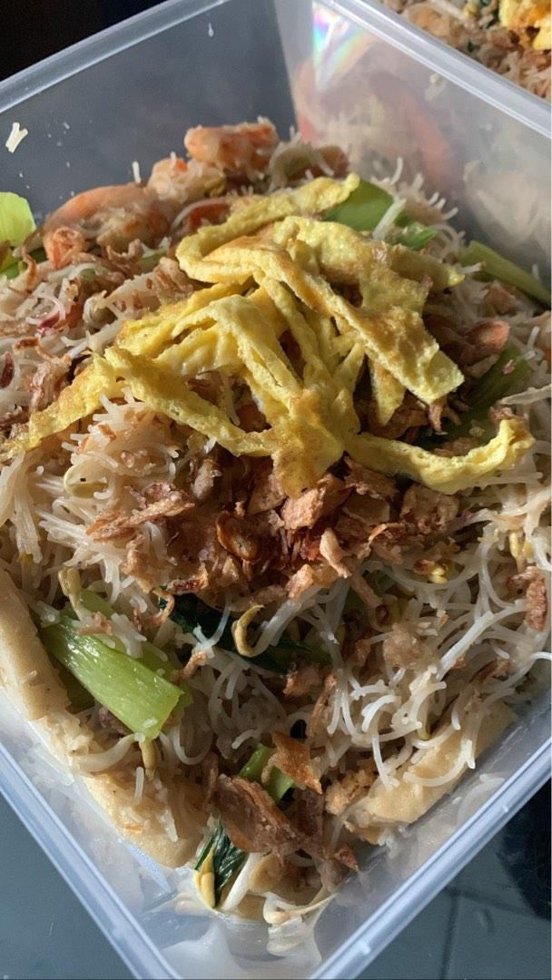Mee goreng / Bee hoon / bee hoon Tauchu / Kueh teow, Food & Drinks ...