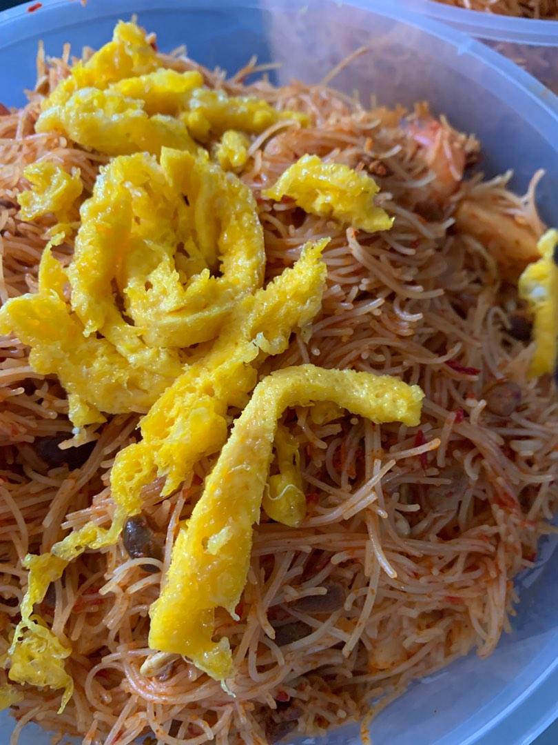 Mee goreng / Bee hoon / bee hoon Tauchu / Kueh teow, Food & Drinks, Local Eats on Carousell
