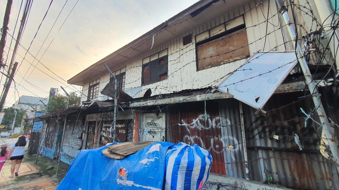 MGO - FOR LEASE: 525 sqm. Commercial Lot in Kamias Road, Pinahan ...