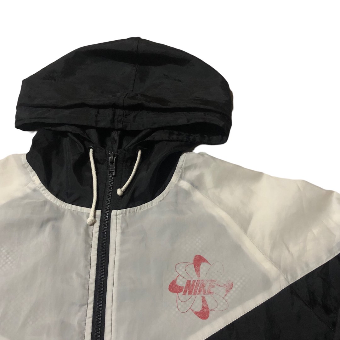 Nike Pinwheel Windbreaker, Men's Fashion, Activewear on Carousell
