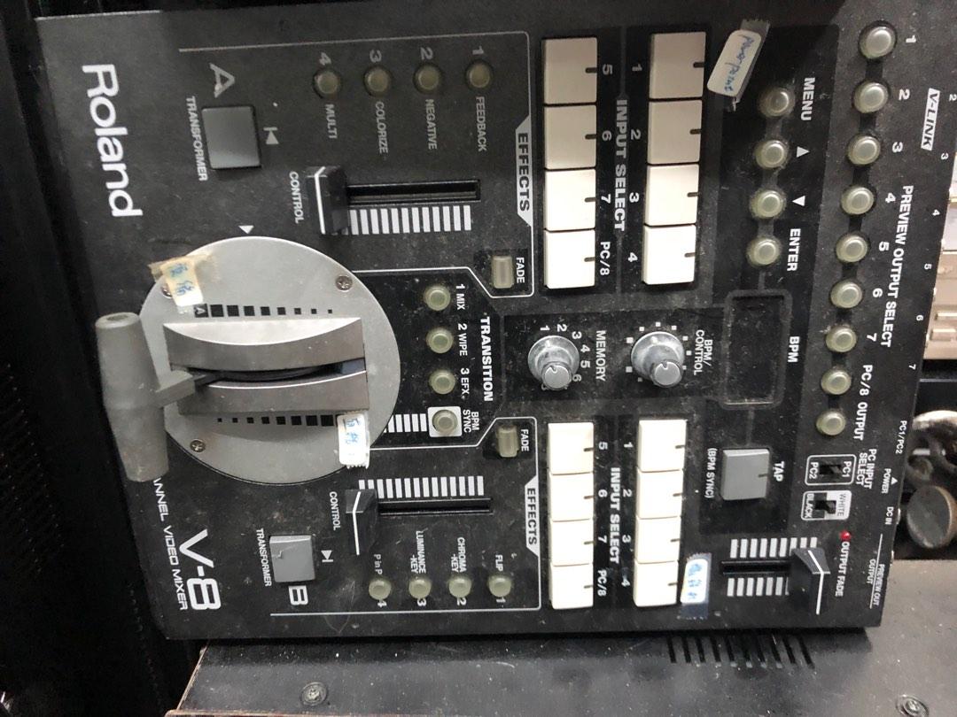 Roland v8 video mixer, 興趣及遊戲, 音樂樂器 & 配件, 樂器 on Carousell