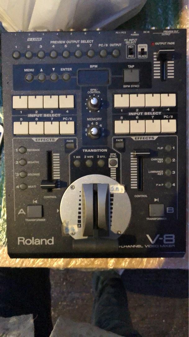 Roland v8 video mixer, 興趣及遊戲, 音樂樂器 & 配件, 樂器 on Carousell