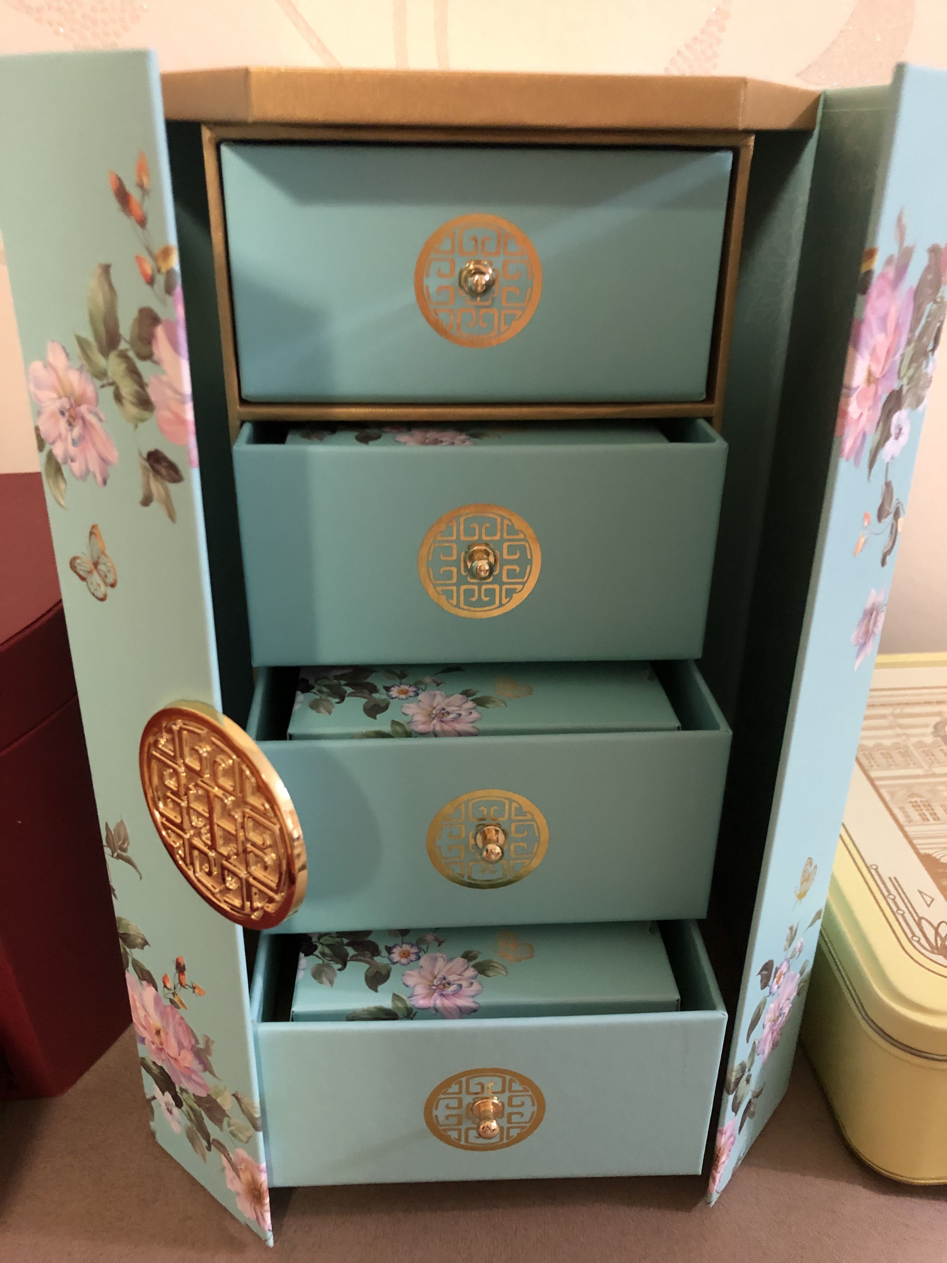 Shangri-La Four Treasures Mooncakes, Food & Drinks, Gift Baskets ...