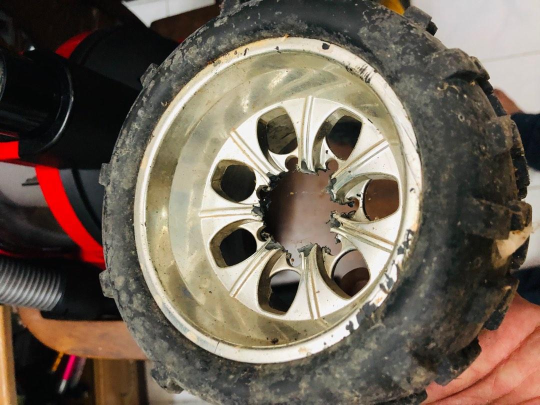 Tayar Truck 1/8, Hobbies & Toys, Toys & Games on Carousell