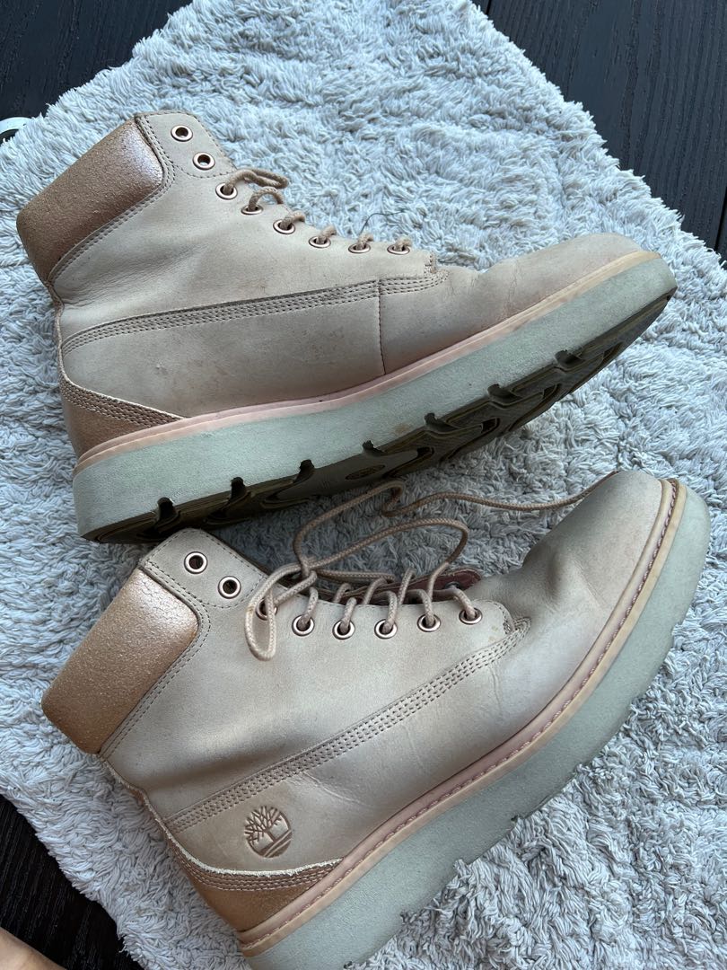 Timberland woman boots, Women's Fashion, Footwear, Boots on Carousell