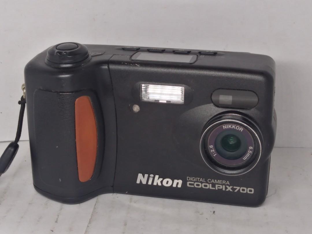 Very rare*Nikon coolpix 700, Photography, Cameras on Carousell