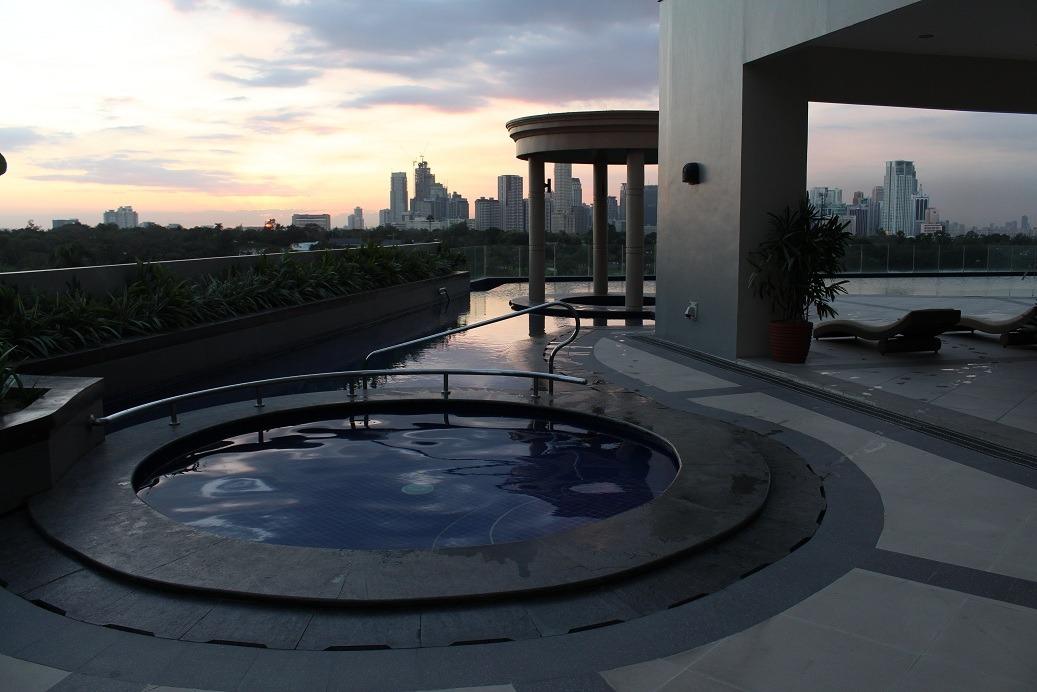 8 Forbestown 2BR BGC Skyline View RUSH For Lease Rent Facing East ...