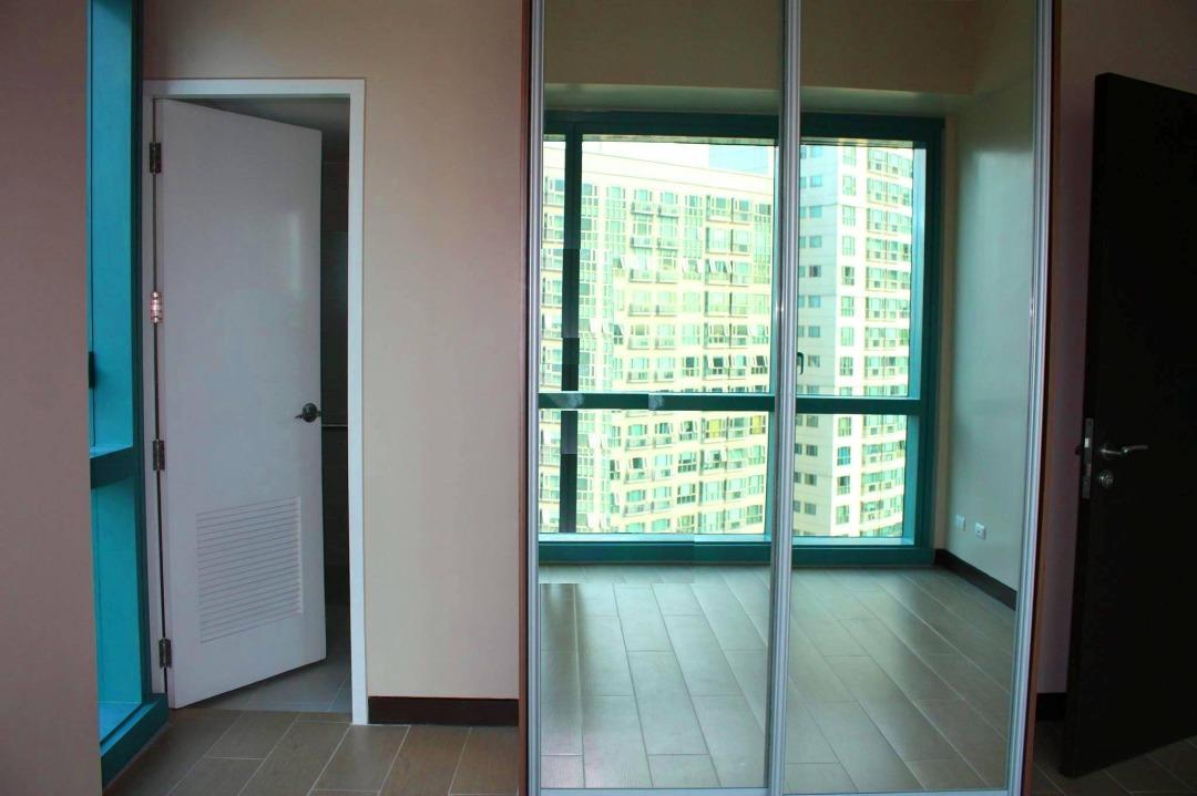 8 Forbestown 2BR BGC Skyline View RUSH For Lease Rent Facing East ...