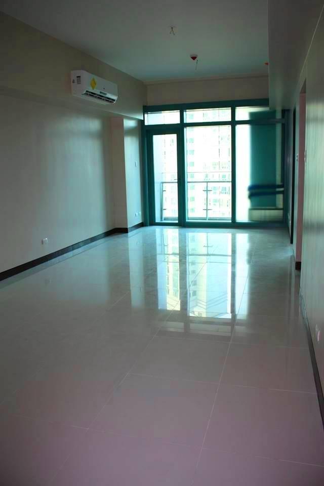 8 Forbestown 2BR BGC Skyline View RUSH For Lease Rent Facing East ...