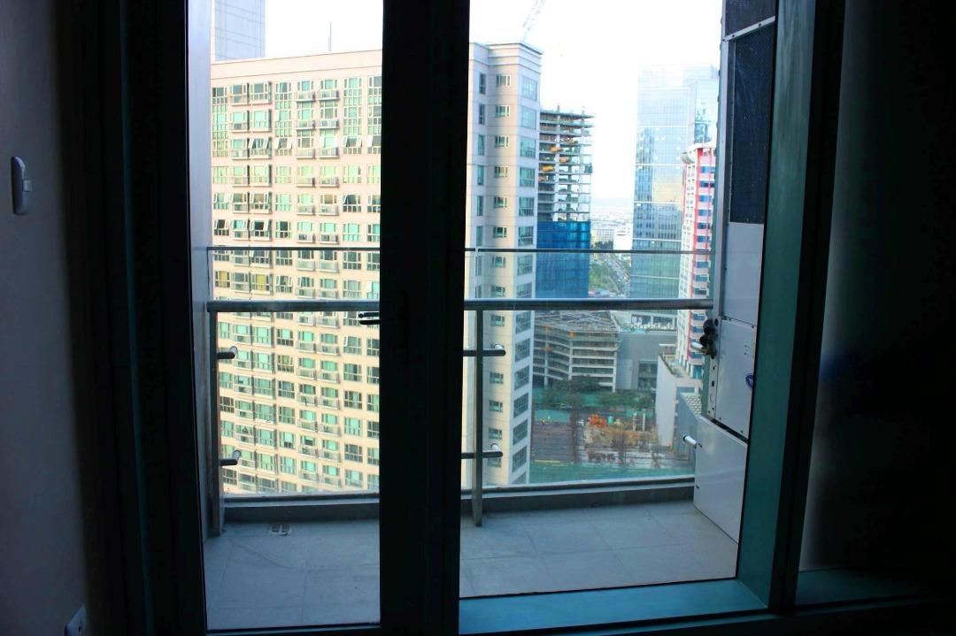 8 Forbestown 2BR BGC Skyline View RUSH For Lease Rent Facing East ...