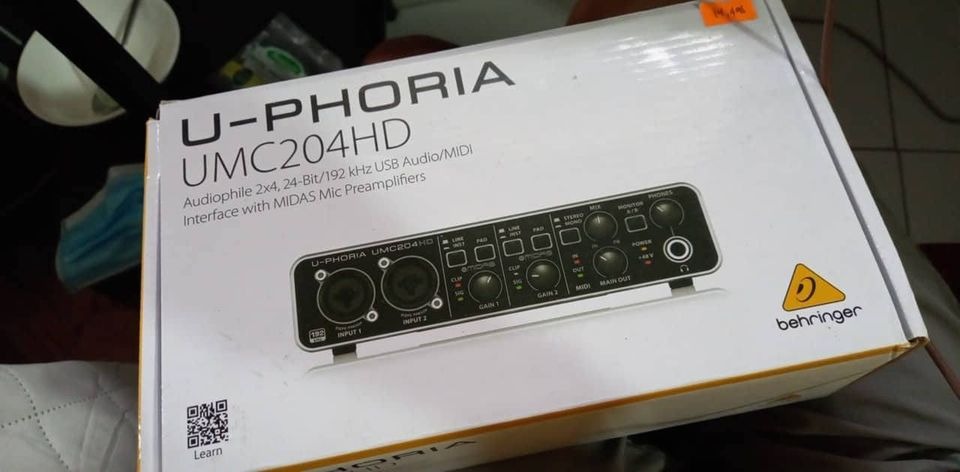 Behringer UMC204HD w/ Box, Audio, Other Audio Equipment on Carousell