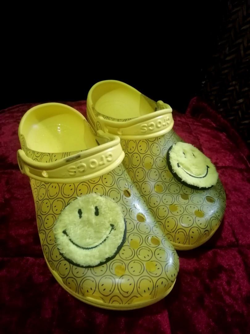 Crocs Smiley Translucent w8, Women's Fashion, Footwear, Flats & Sandals ...
