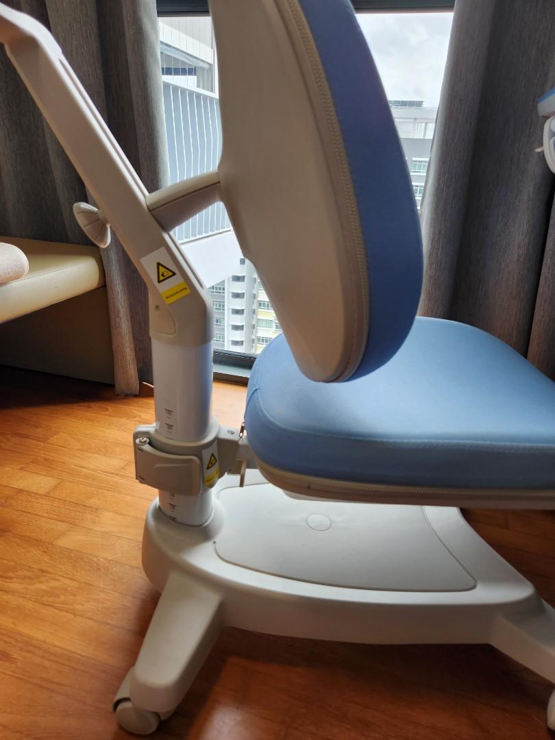 Ergoworks Kids ergonomic chair blue, Babies & Kids, Baby Nursery & Kids ...