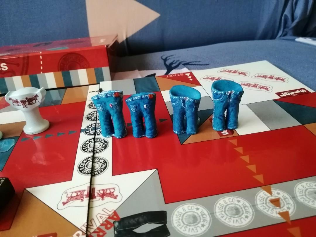 Levi's flying chess hard to find, Hobbies & Toys, Toys & Games on Carousell