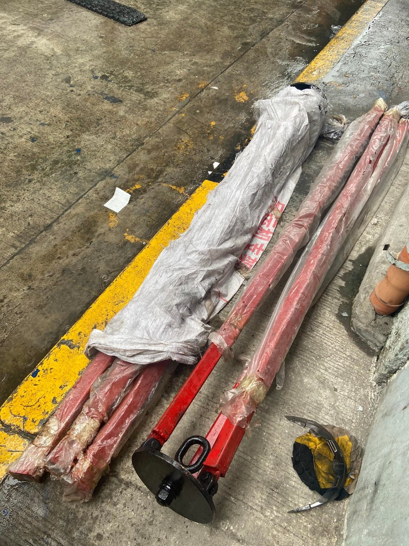 Lifting Tripod with Chain block, Commercial & Industrial, Construction ...