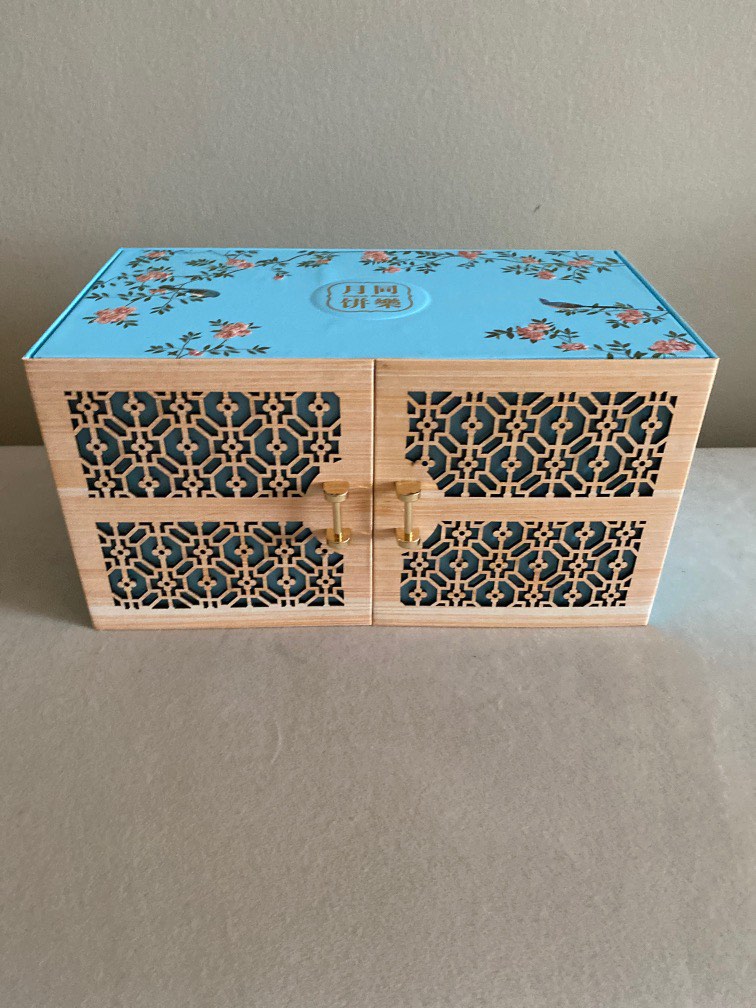 Mooncake Box (Tung Lok), Everything Else on Carousell