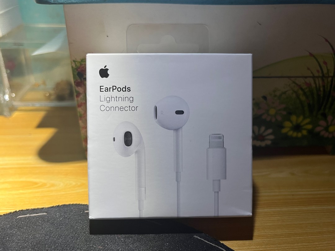Original Earpods Lightning Connector, Audio, Earphones on Carousell