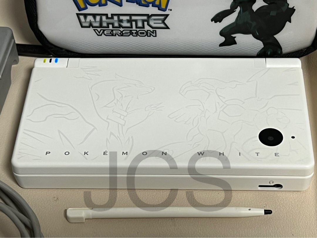 Pokemon White DSi, Video Gaming, Video Game Consoles, Nintendo on Carousell