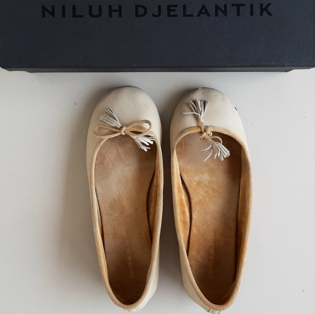 Preloved Niluh Djelantik Leather Ballet Shoes Sasha Cream, Fesyen ...