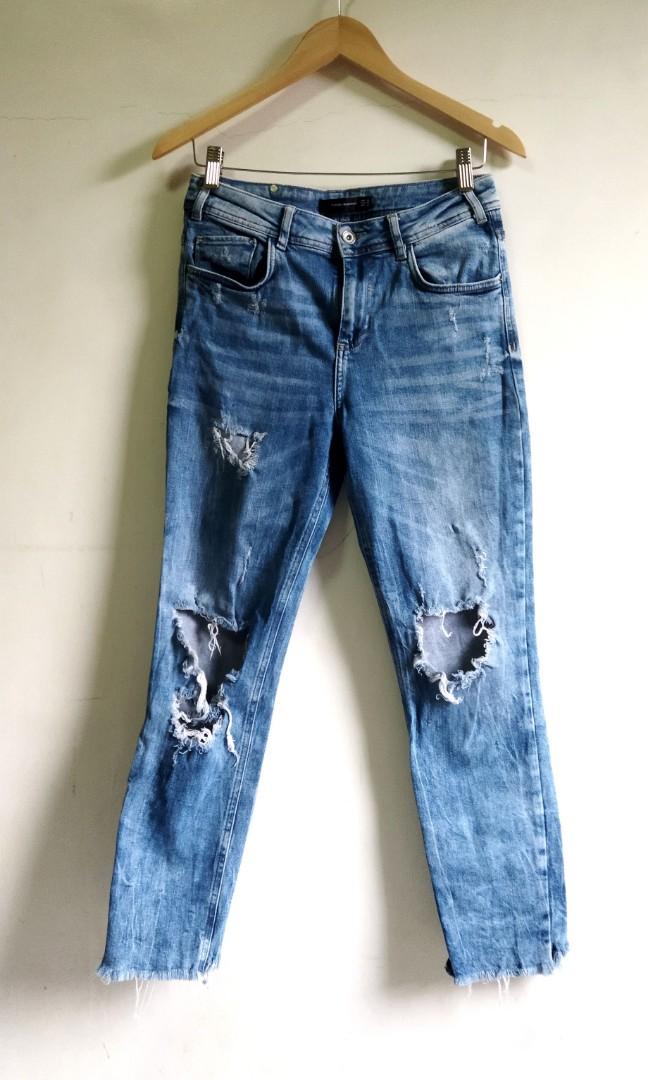 Zara tattered jeans, Women's Fashion, Bottoms, Jeans on Carousell