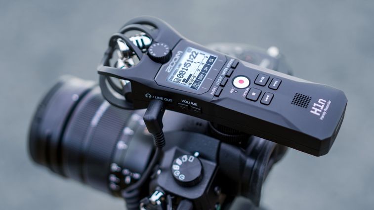 ZOOM H1N Digital Handy Recorder Set, Audio, Voice Recorders on Carousell