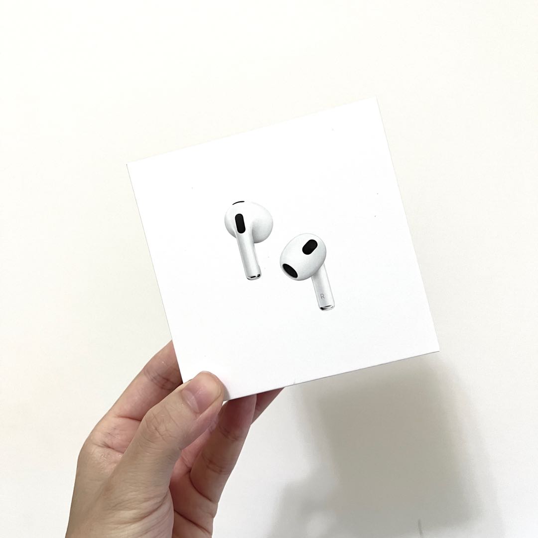 全新未拆封 Airpods 藍牙耳機 第 3 代 耳機及錄音音訊設備 耳機在旋轉拍賣