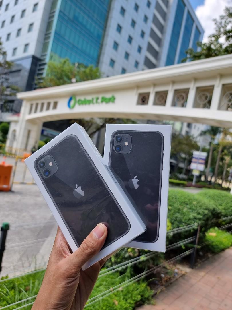 Brand New iPhone 11 128GB Openline With 1 Year Apple Store Warranty All ...