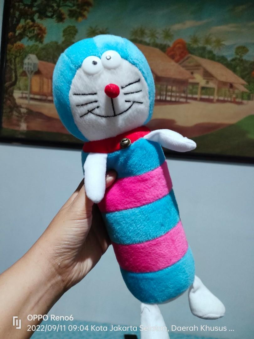 boneka doraemon guling