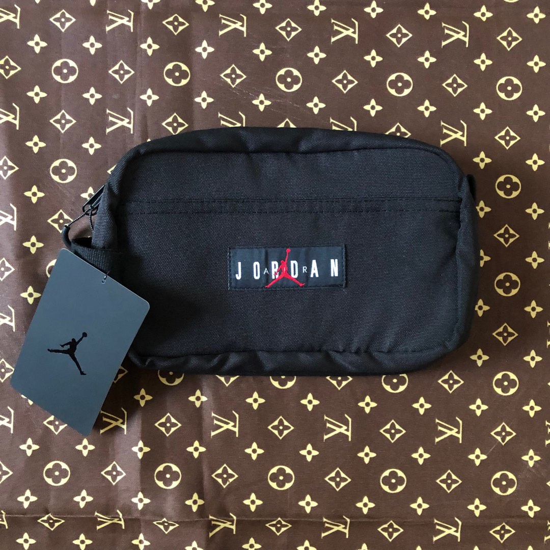 Jordan Dopp Kit Bag, Women's Fashion, Bags & Wallets, Wallets & Card ...