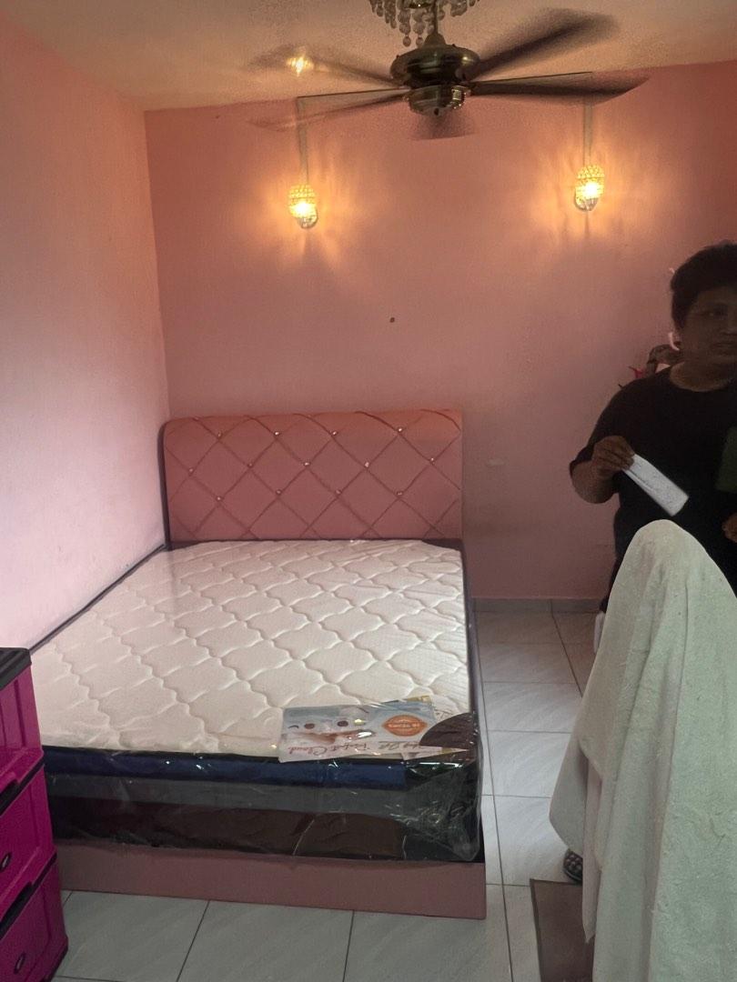 Katil queen size, Furniture & Home Living, Furniture, Bed Frames ...