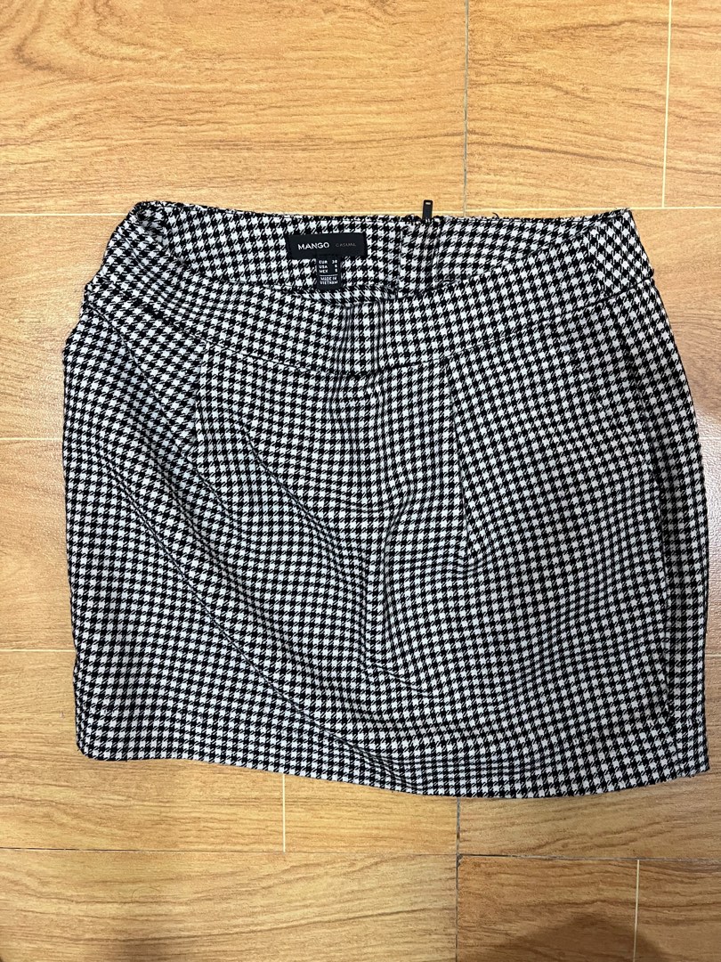 Mango mini skiry, Women's Fashion, Bottoms, Skirts on Carousell