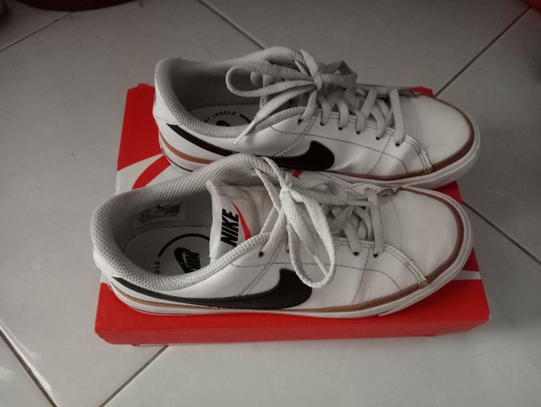 Nike court putih, Fesyen Wanita, Sepatu di Carousell