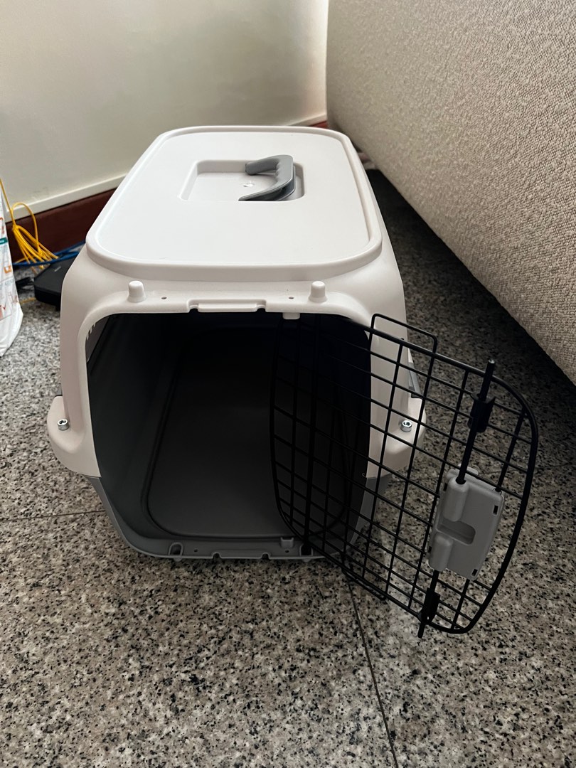 Pet carrier/crate, Pet Supplies, Homes & Other Pet Accessories on Carousell
