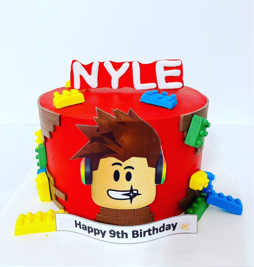 Roblox cake/customcake/money pulling cake/pinata cake/knock knock cake ...