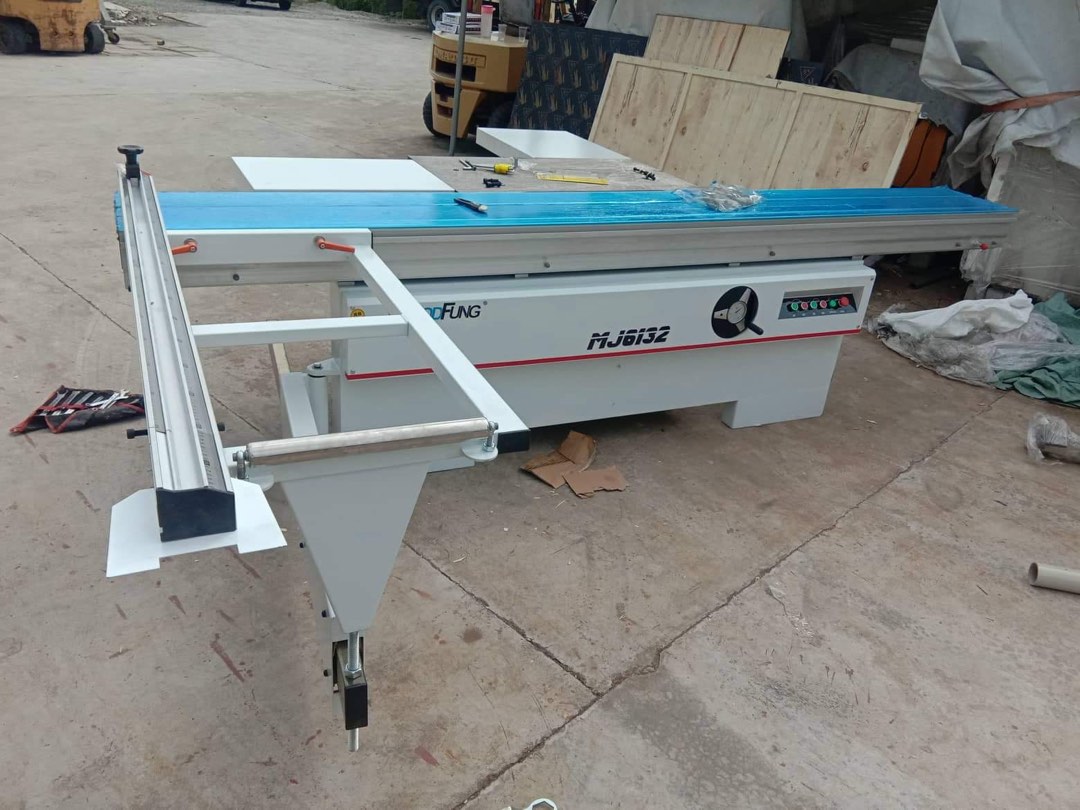 Sliding panel saw, Commercial & Industrial, Construction Tools ...