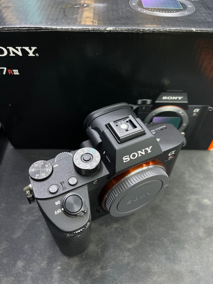 SONY A7RIII A7R3 VERY NEW FULL BOX SC4xxx, 攝影器材, 鏡頭及裝備 on Carousell
