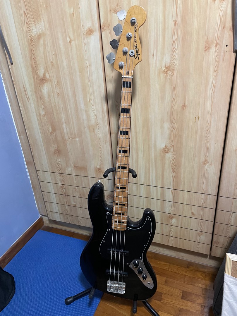 Squier Classic Vibe 70s Jazz Bass Black, Hobbies & Toys, Music & Media ...