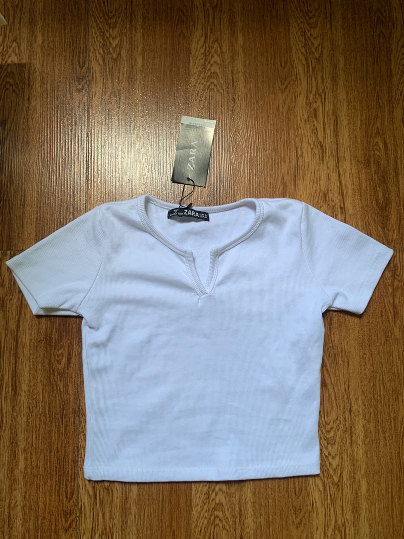 White ribbed crop top, Women's Fashion, Tops, Shirts on Carousell